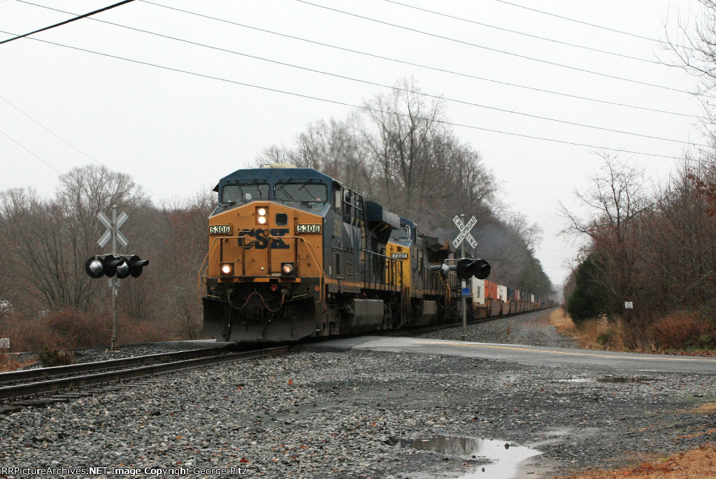 CSX 5306 and train Q141